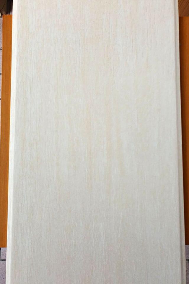 Gloss Wall Tiles 600 x 300. 22 packs/ 27 SQM. beige grain pattern ...